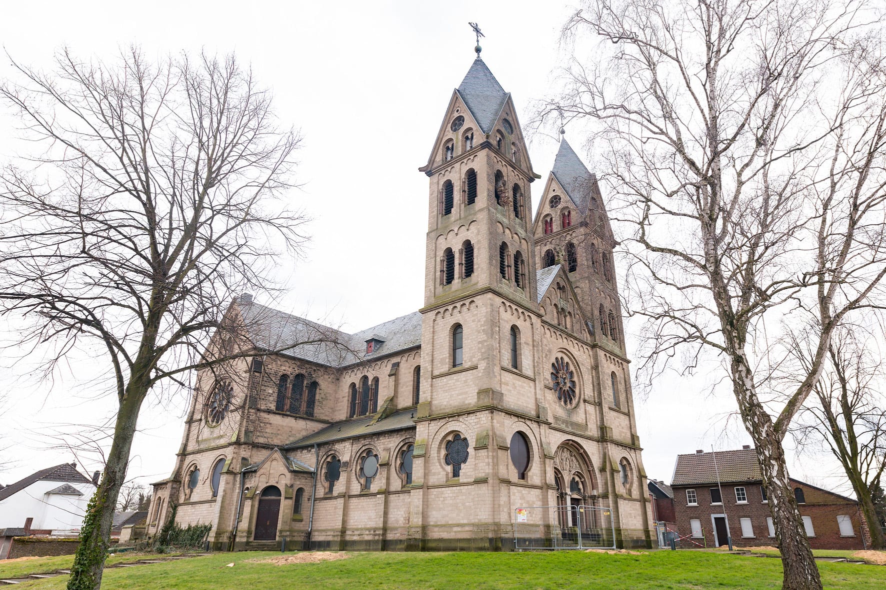 Was passiert mit den Kirchen? | garzweiler.com